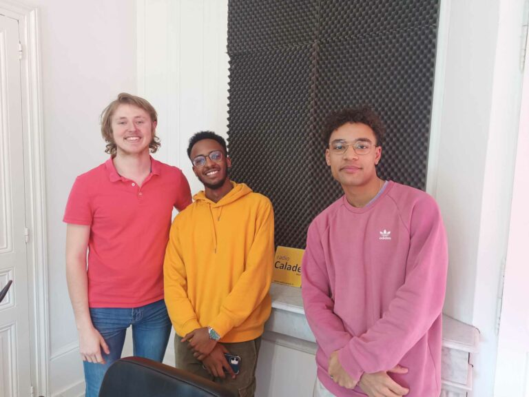 SEVEN LESS ONE - Calade, Ma Radio